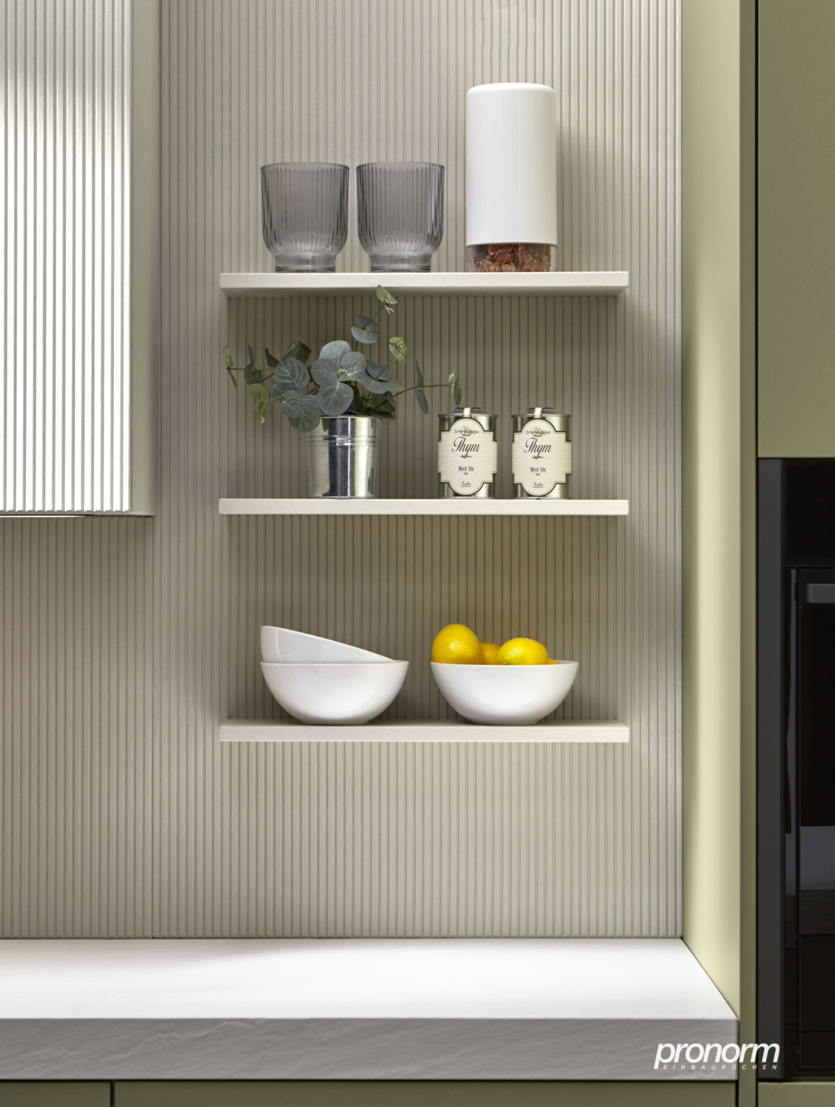 Harmonious kitchen planning with colour